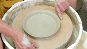 Pottery Throwdown 2022, Episode 1: Malevolent Moon Oven – Ariadne Reviews